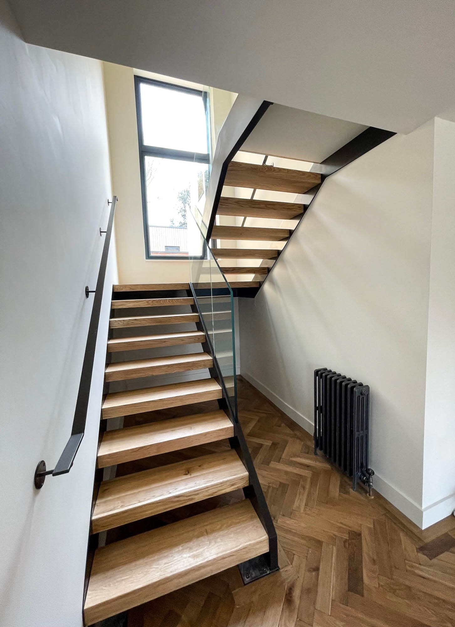 Saxons Modern Staircase - Stair Pro