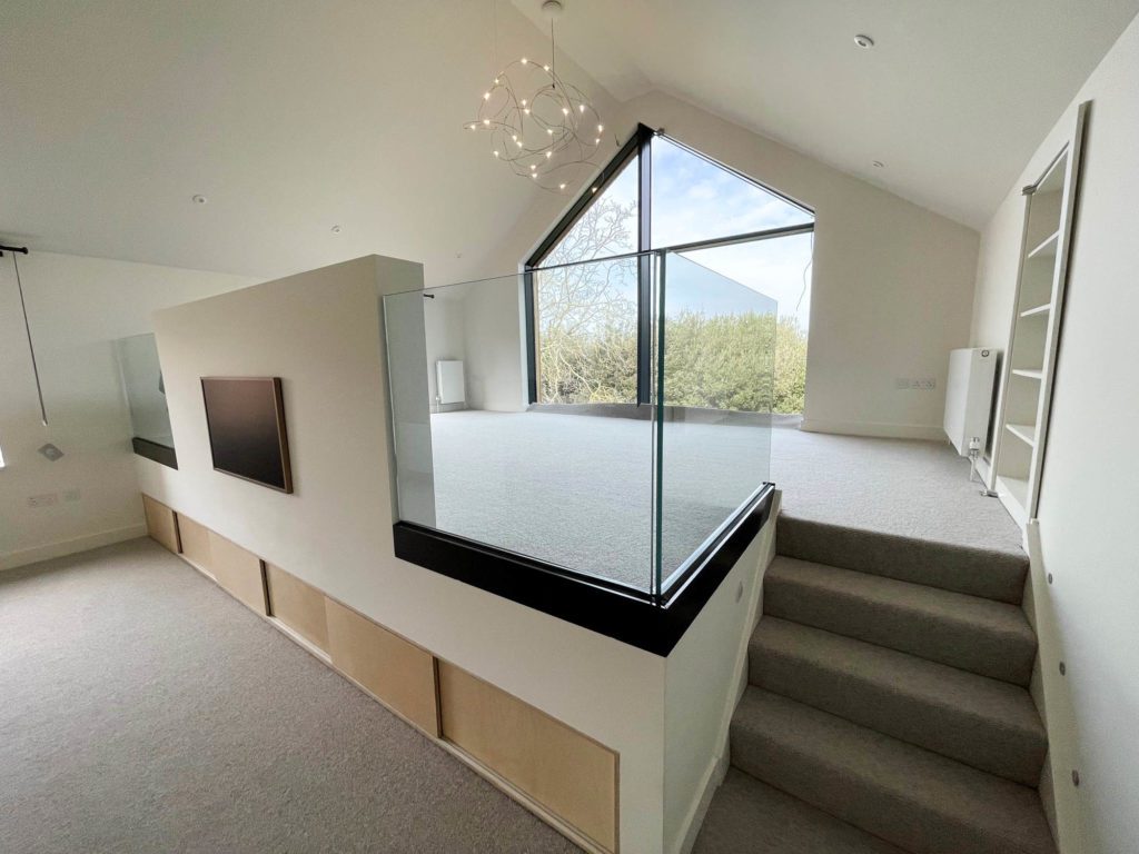 Saxons Modern Staircase - Stair Pro